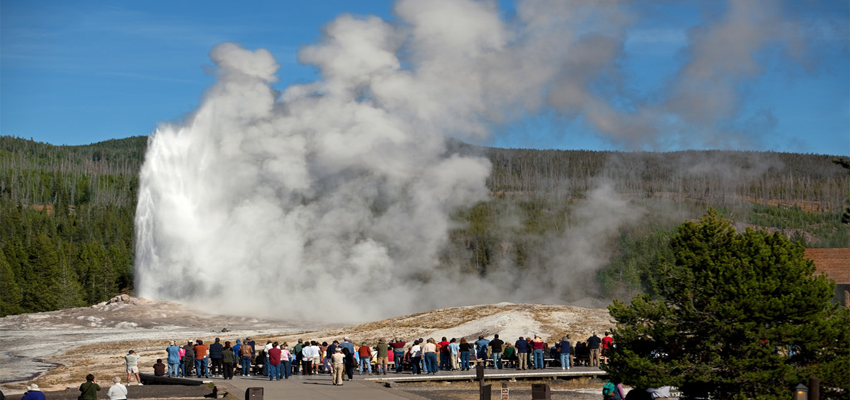 Old Faithful Geyser in Yellowstone National Park | Destination Montana