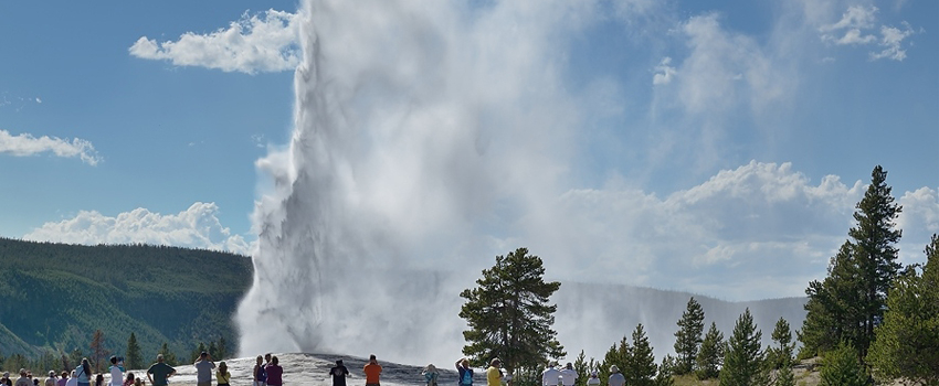 Old Faithful Geyser in Yellowstone National Park | Destination Montana